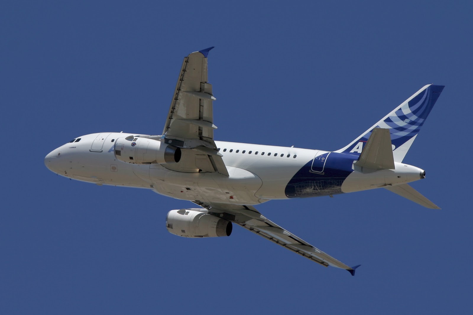 planepictures: Airbus A318