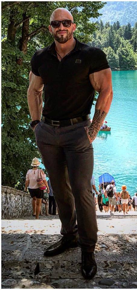 world bodybuilders pictures: salovenia bodybuilder Benjamin Radic