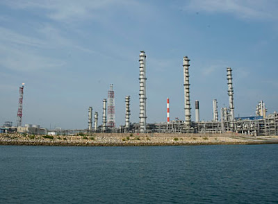 wild shores of singapore: A glimpse of Bukom after the fire