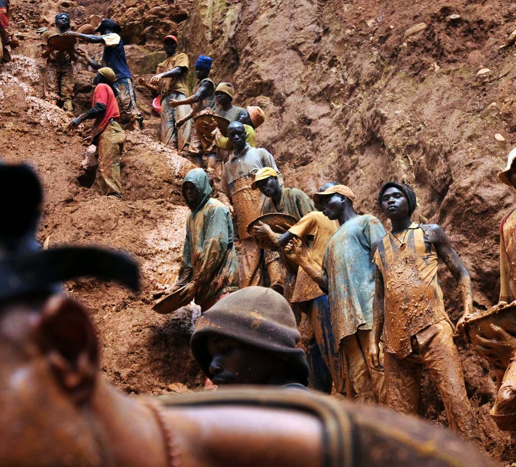 DEFENSOR DE LA IGUALDAD: COLTAN: SANGRE Y MUERTE