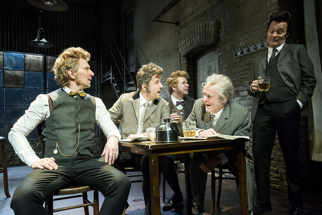 Elämä on ihanaa: Teatterissa: Hirttäjät