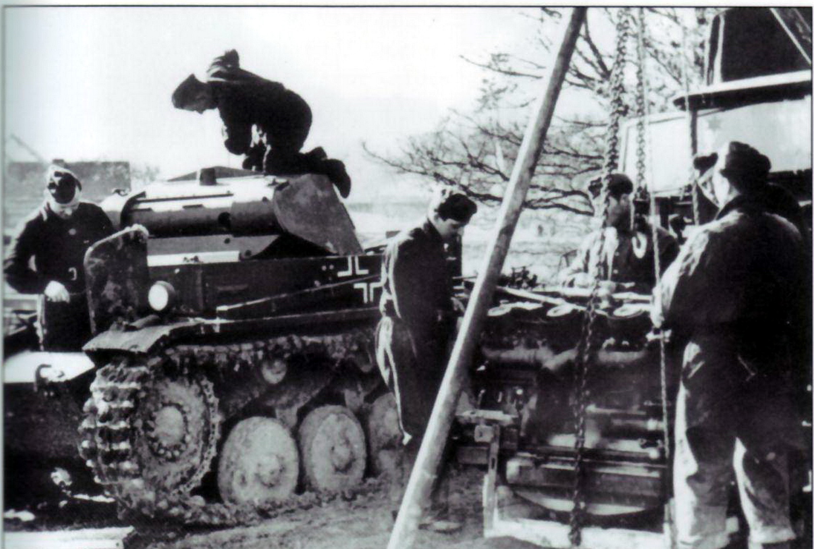 Panzermänner: Panzer II Maintenance of 2. Panzer-Division