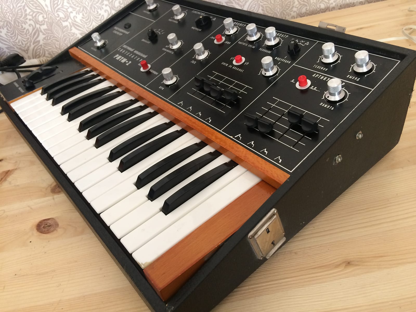 MATRIXSYNTH: Ritm-2 Soviet Analog Synthesizer