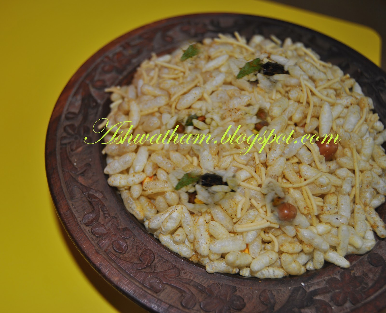 Ashwatham: Kaaram borugulu / Spiced rice puffs