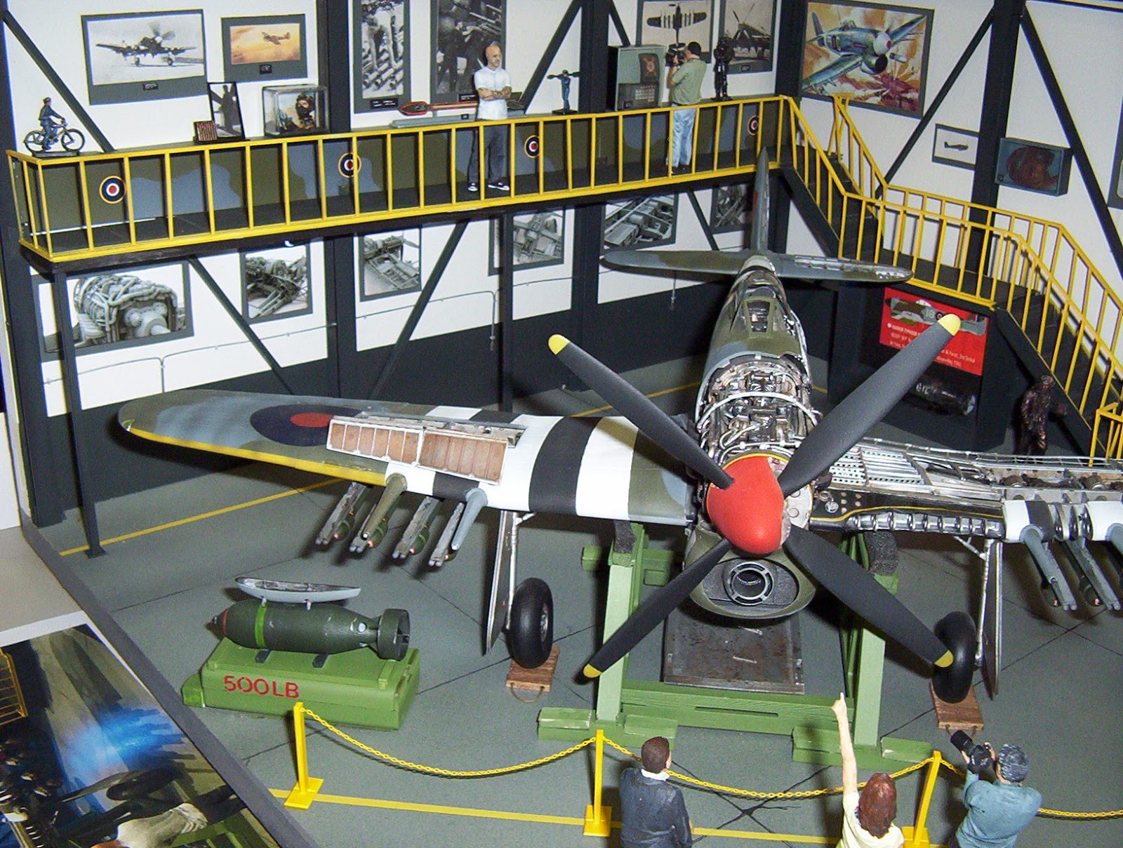 Scale Model Hobby: 1/24 AIRFIX HAWKER TYPHOON MK.IB DIORAMA By David Gaspur