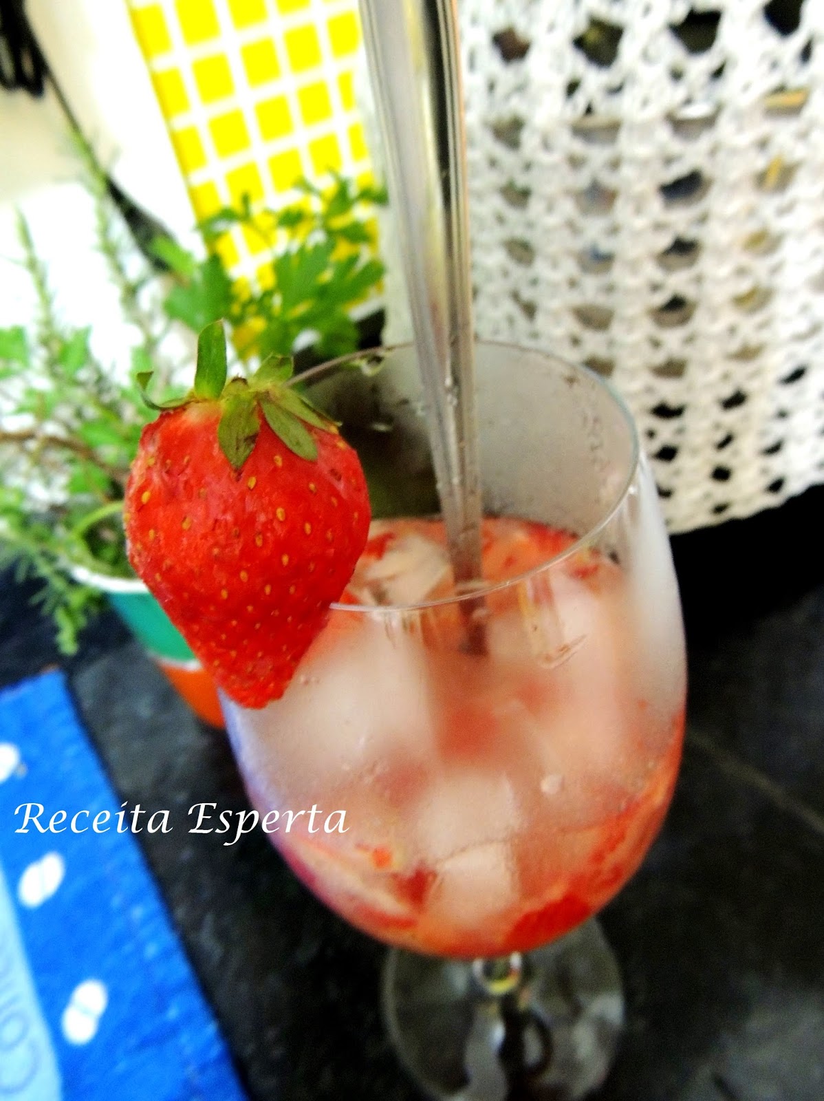 CAIPIRINHA DE MORANGO - Priscila Schulz | RECEITA ESPERTA - Moda e ...