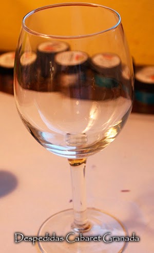 Recuerdos para despedida de soltera: Copas decoradas - Despedidas de ...