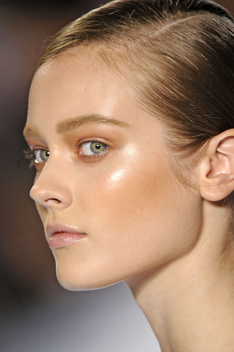 How To Get the Perfect Highlighter Look