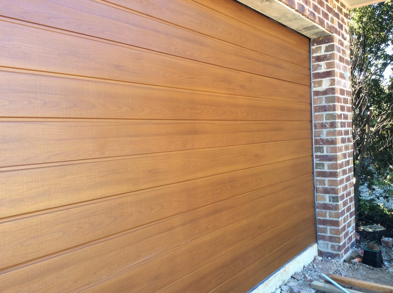 Building Nelson!: Dynamic Deco Wood Slimline Garage Door