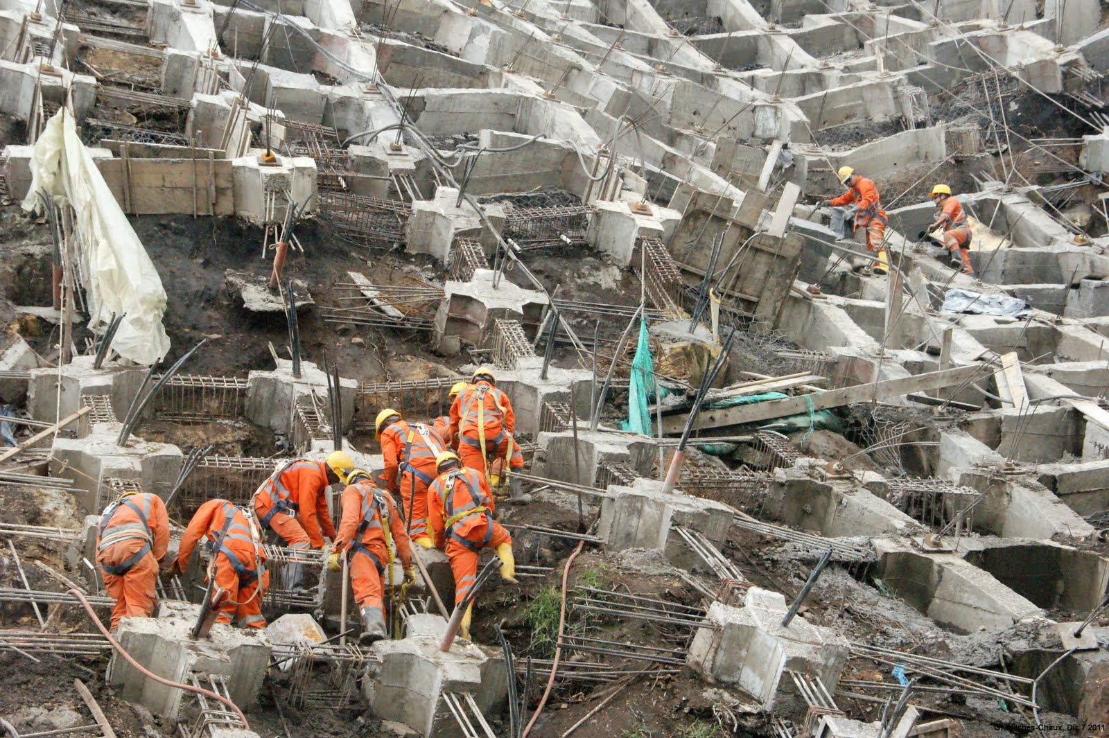 AGUACEROS Y GOTERAS: LO QUE VA DEL DERRUMBE Capítulo 11