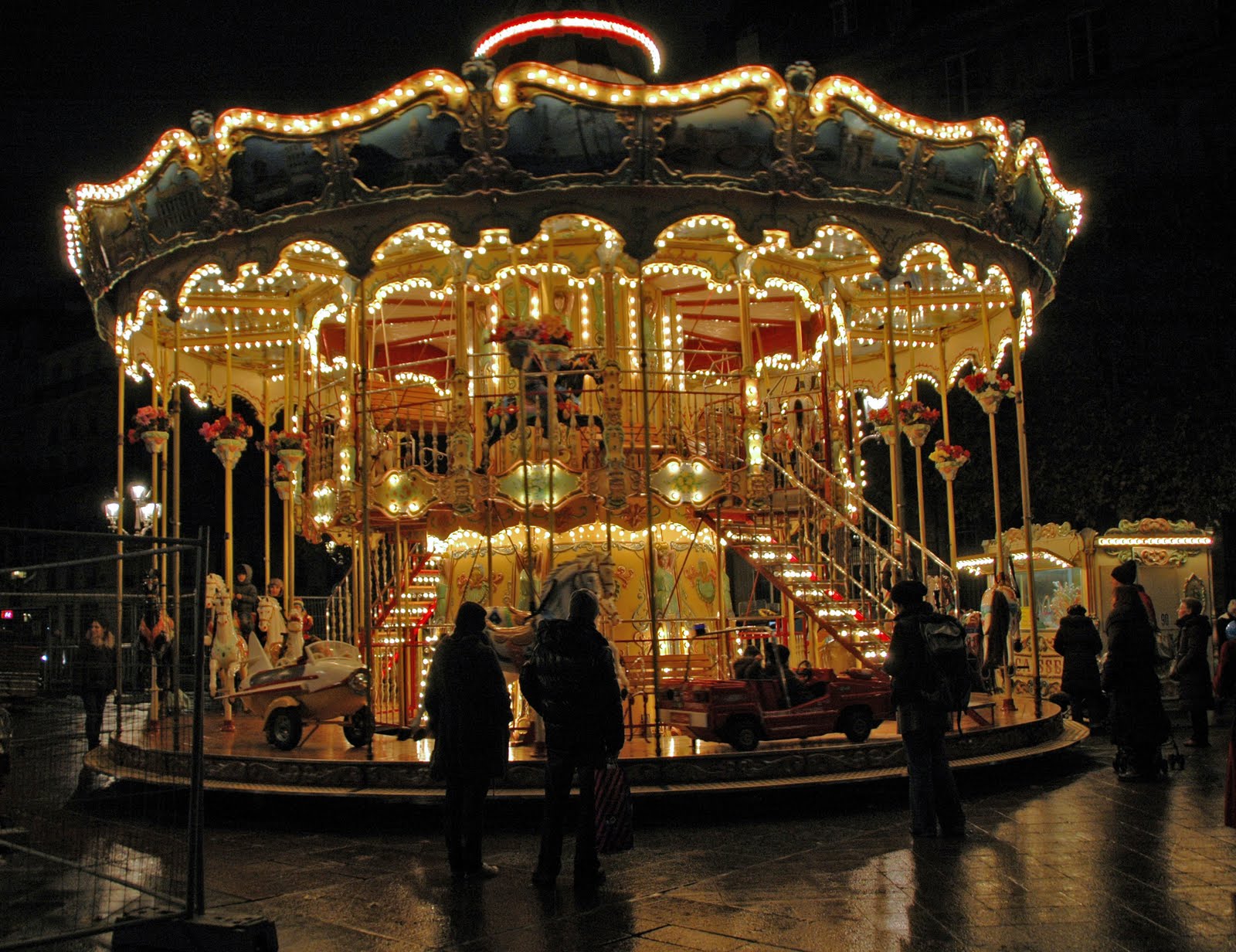 Paris and Beyond: Carrousel VII -- Hôtel de Ville