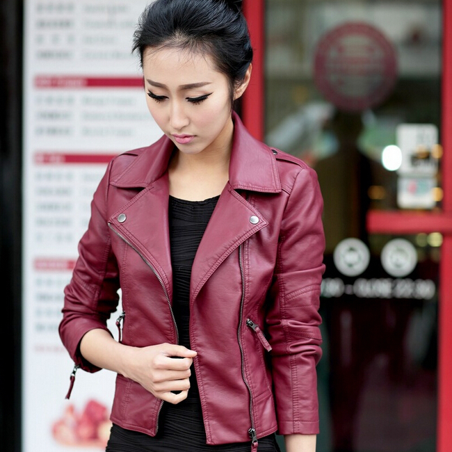 Beberapa Jaket Kulit Wanita Untuk Penampilan Yang Memukau