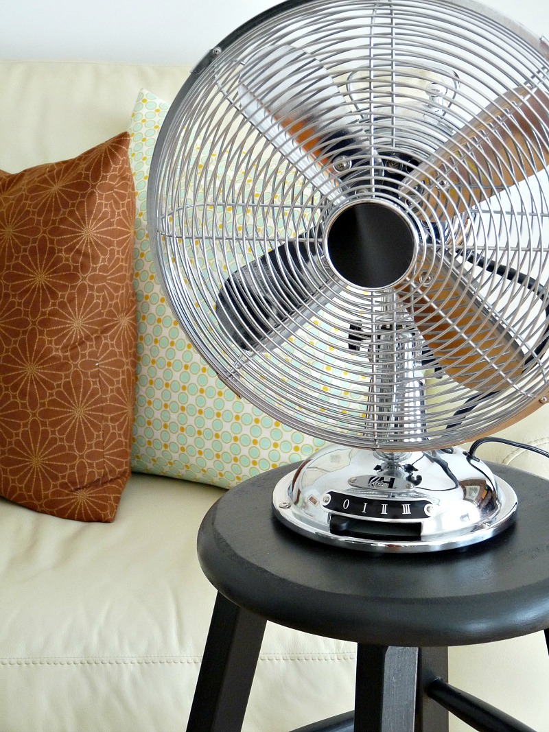 Dipped Leg Furniture Makeover | Dans le Lakehouse