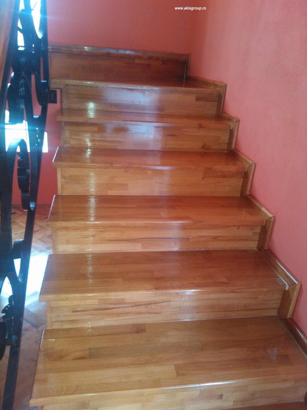 trepte lemn: Trepte, contratrepte, plinte si mana curenta lemn masiv