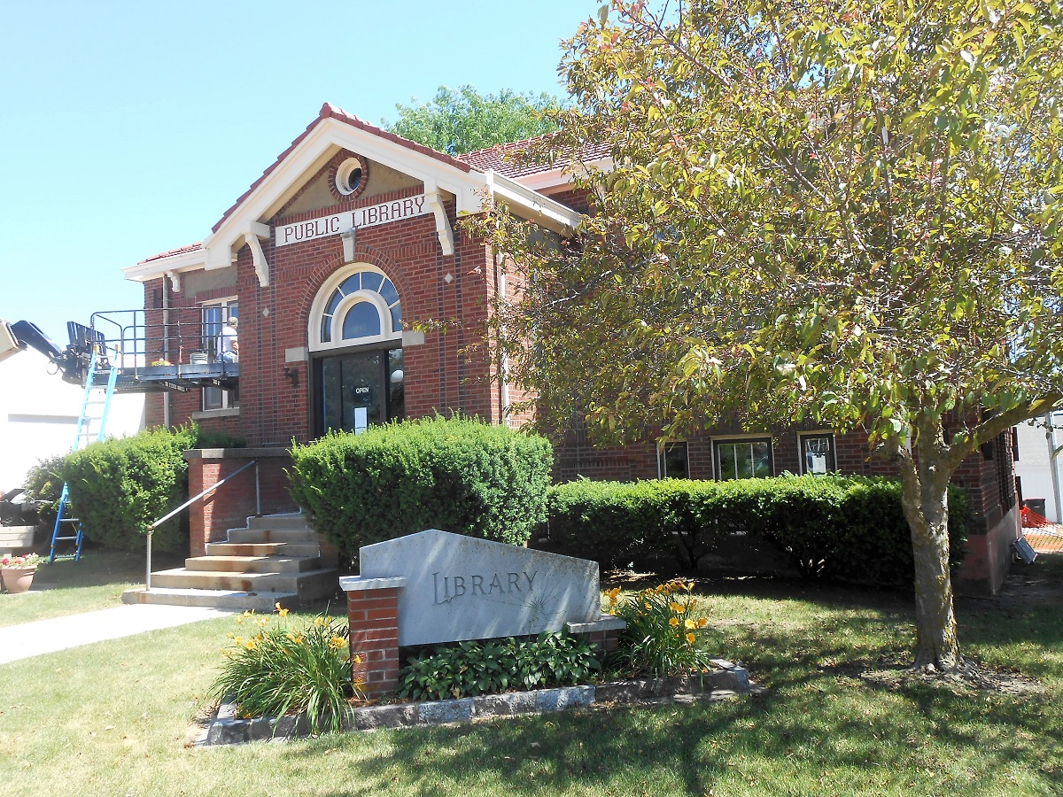 The Lucas Countyan: The sidewalks of old Mt. Ayr ...