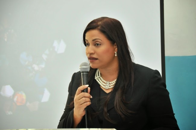 Diputada María Luisa Guzmán denuncia cobros excesivos en escuelas ...