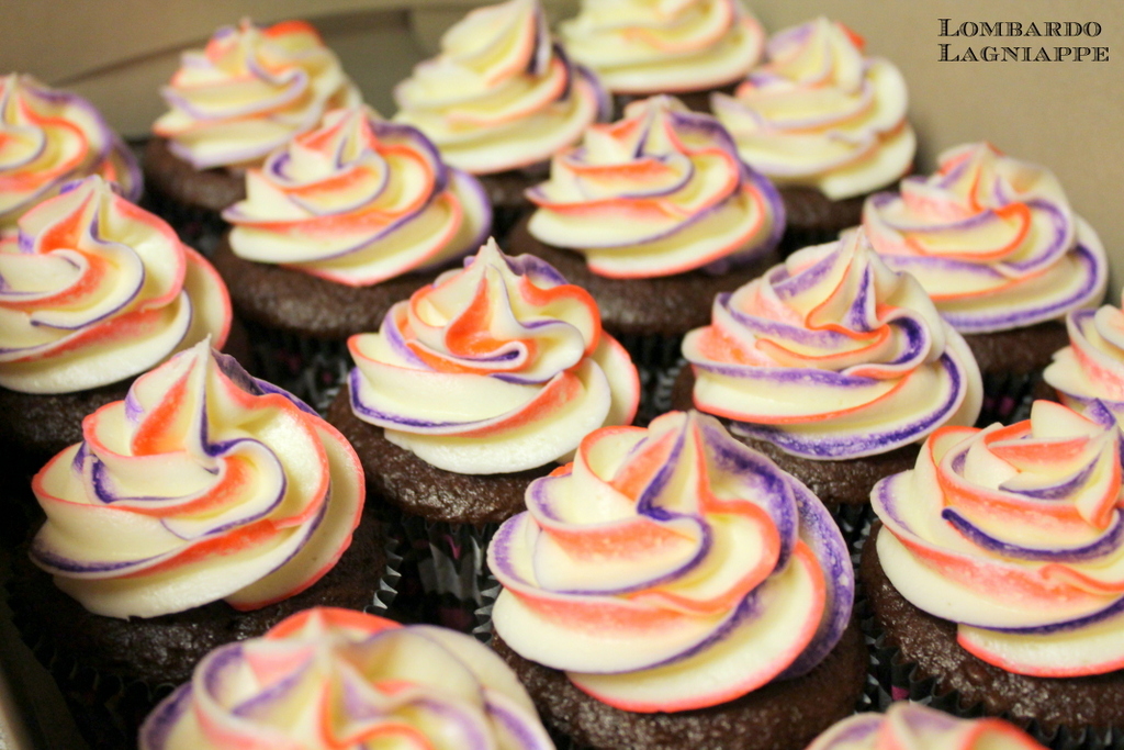 Lombardo Lagniappe: How to Make Striped Cupcake Frosting