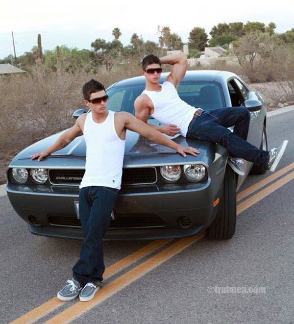 El Lavadero de las Muñecas: CONOCE A LOS GEMELOS QUE HACEN PORNO GAY