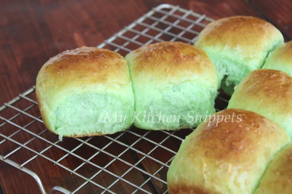 My Kitchen Snippets: Pandan Coconut Buns