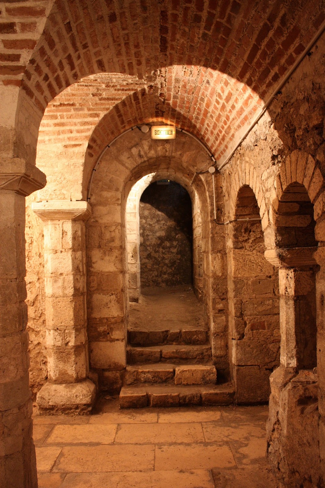 Atlas roman: Orléans - Crypte Saint-Avit (45)