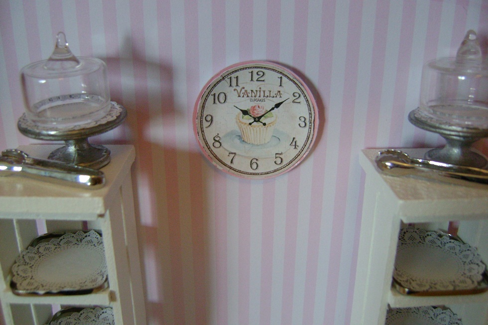 Baking In Miniature: Cupcake Wall Clocks