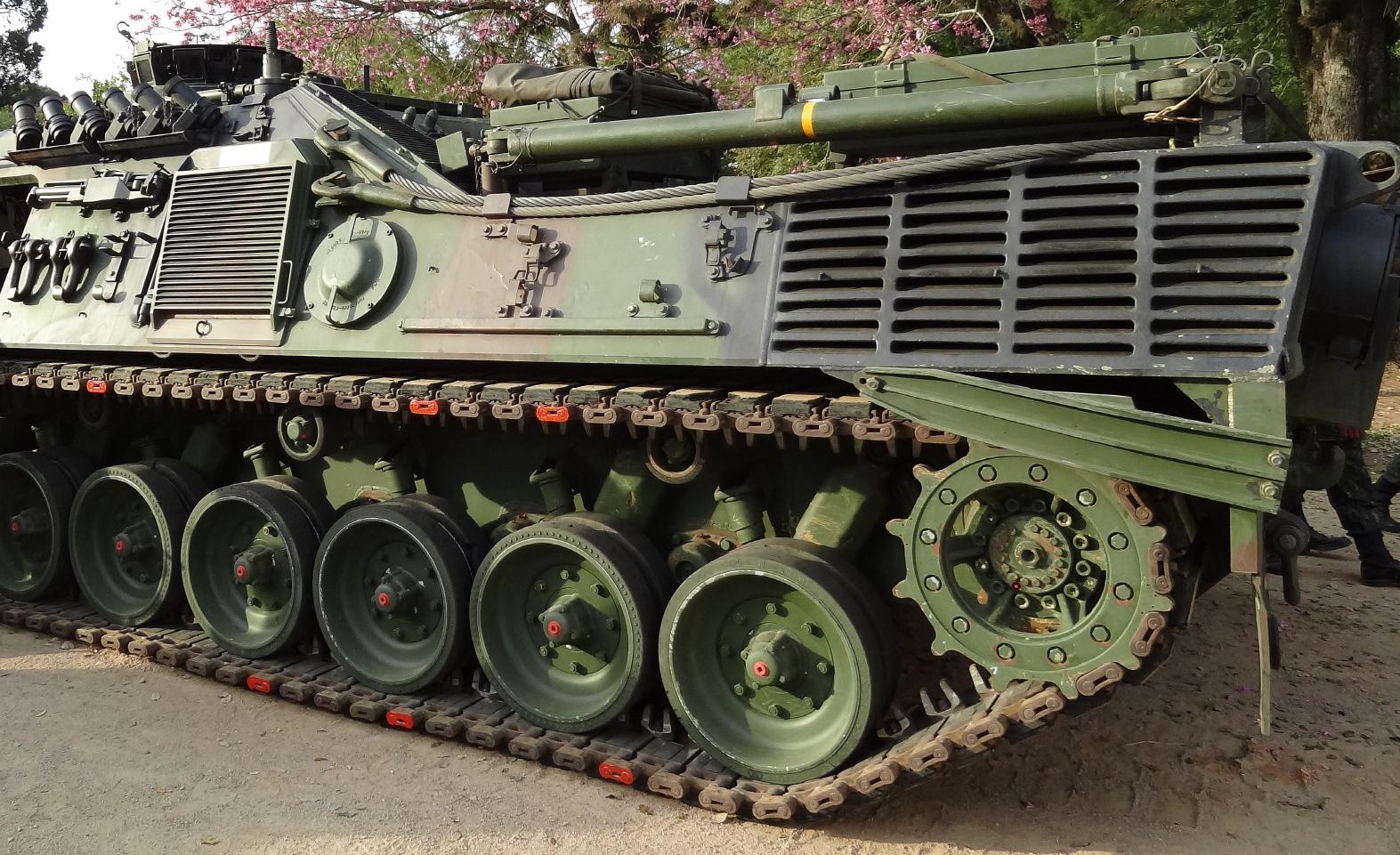 Plastic Models on the Internet: Walkaround vol. 7: Leopard 1 Armored ...