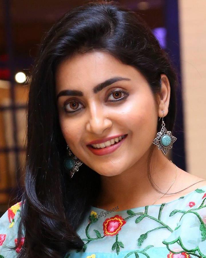 Indian Beautiful Actress Avantika Mishra Long Hair Smiling Oily Face ...
