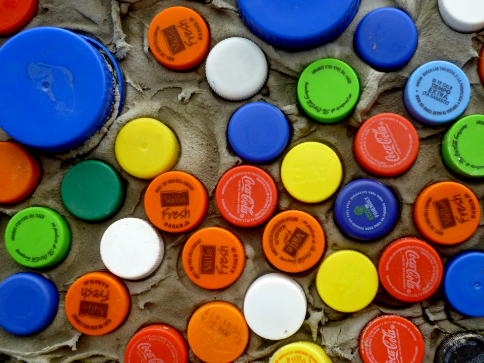 Alecus: Mural con taparroscas