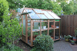 goed voornemen: de tuinkas staat, en wat nu?