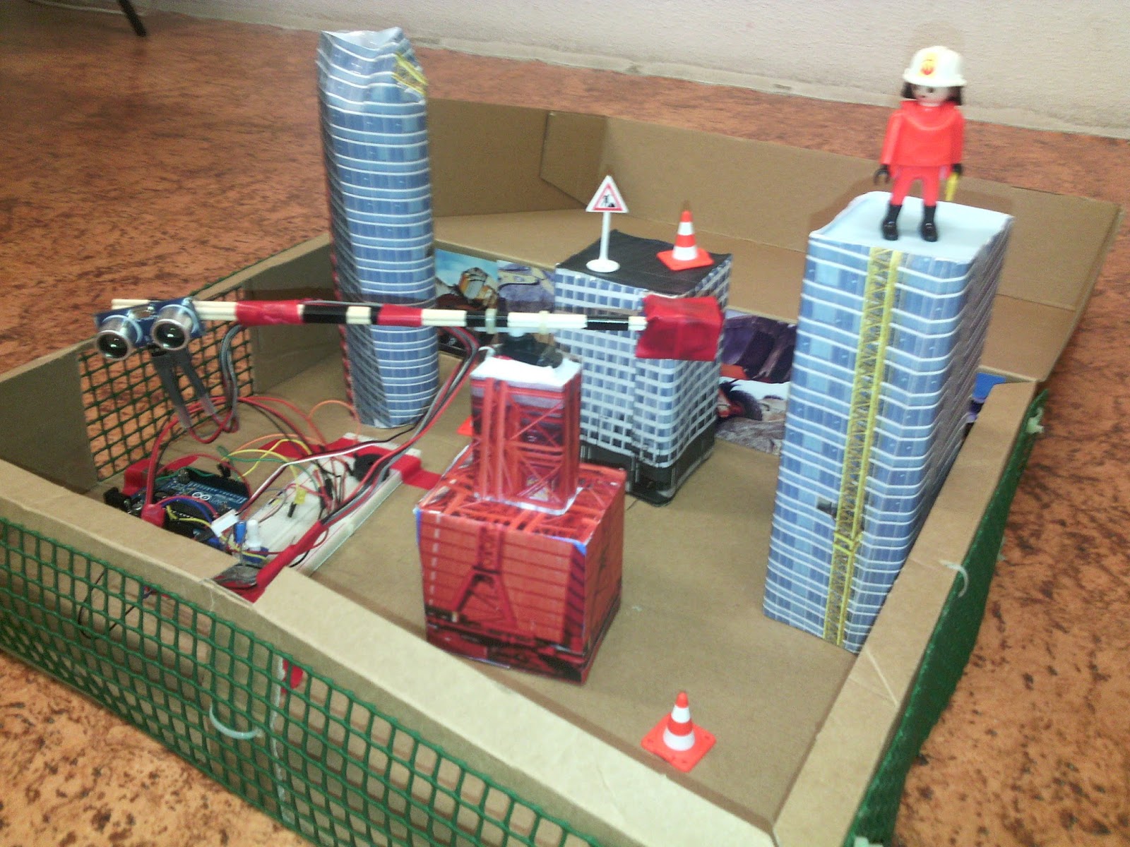 Tecnovando desde 2013: PROYECTO CON LA PLATAFORMA ARDUINO: GRÙA TORRE ...