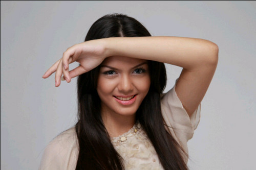 FOTO BIODATA NADYA ALMIRA TERLENGKAP DAN TERBARU