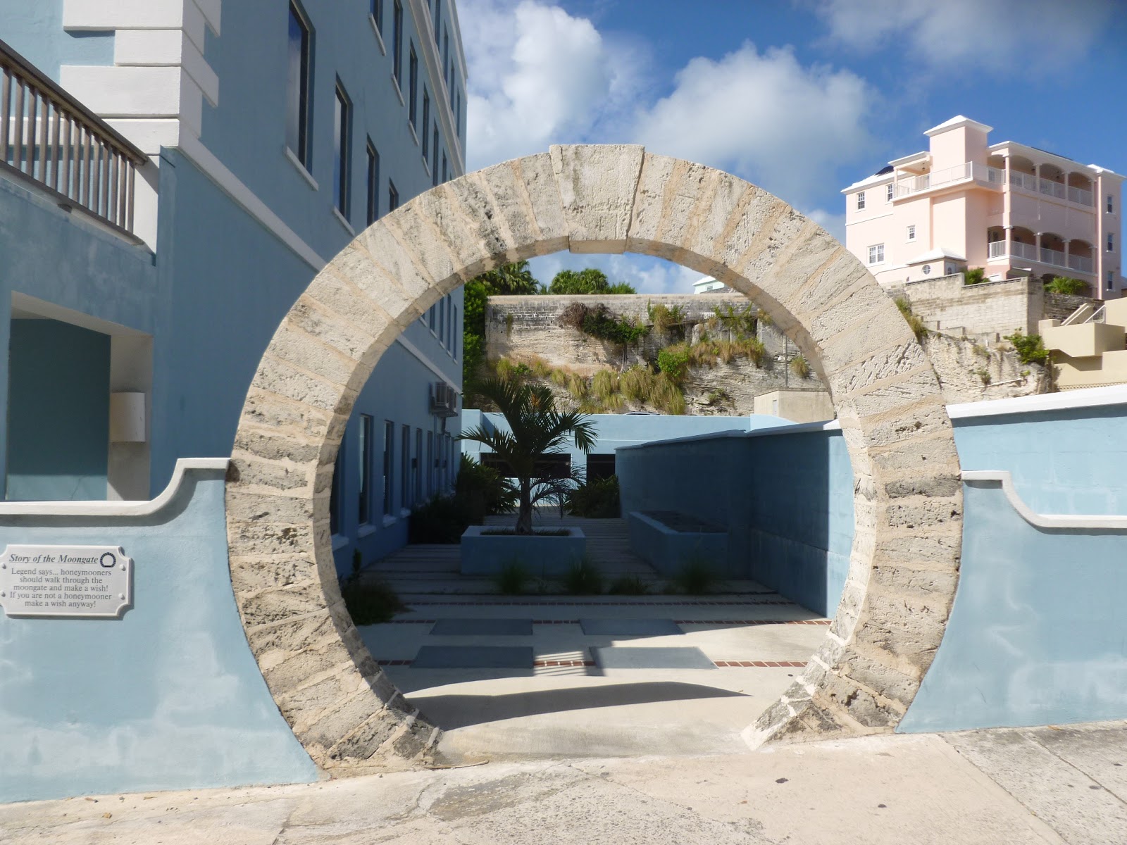 Photo-ops: Bermuda: Belvedere Place Moongate - Hamilton, Pembroke Parish