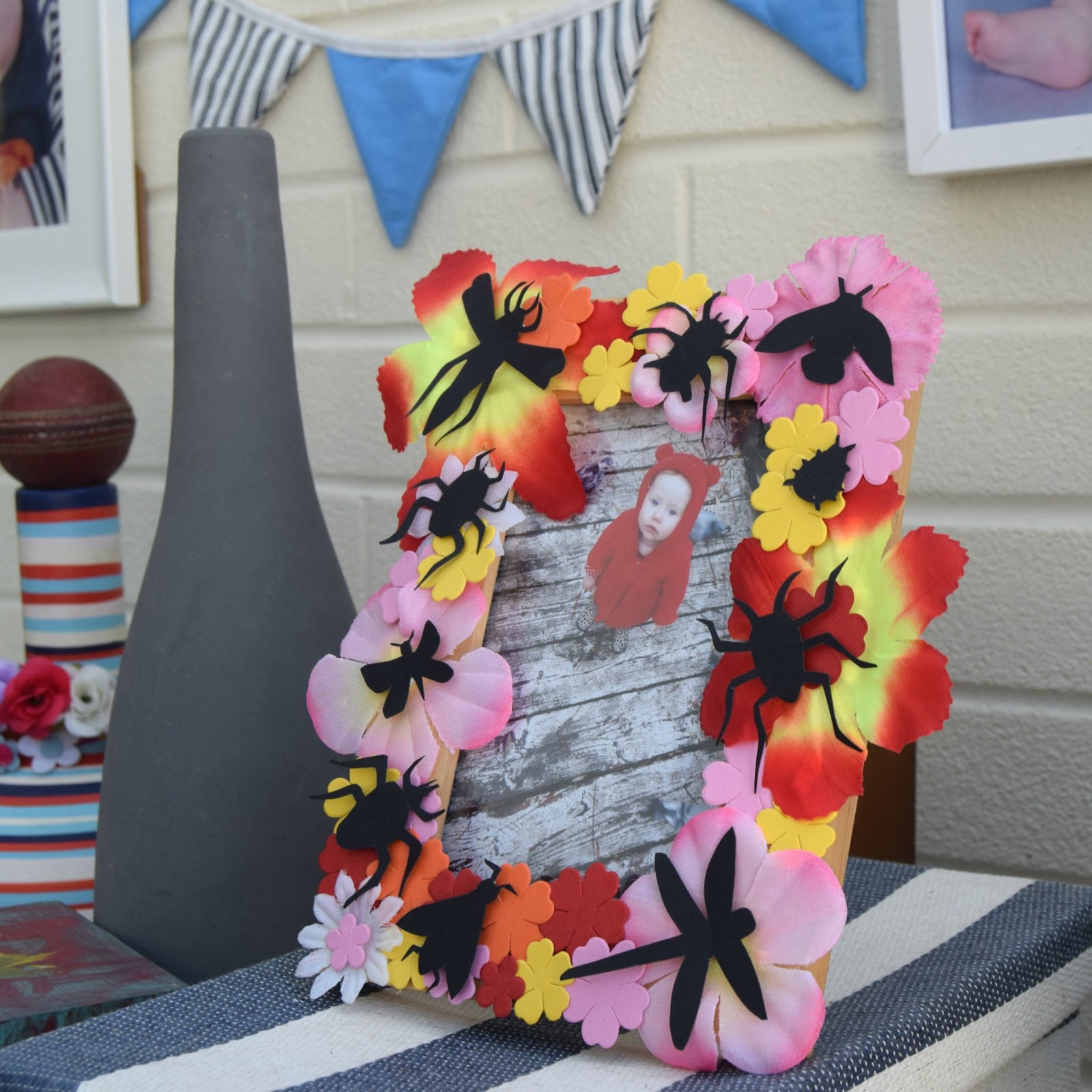 Wafflemama.: Kids Crafts >> Floral Bug Frame