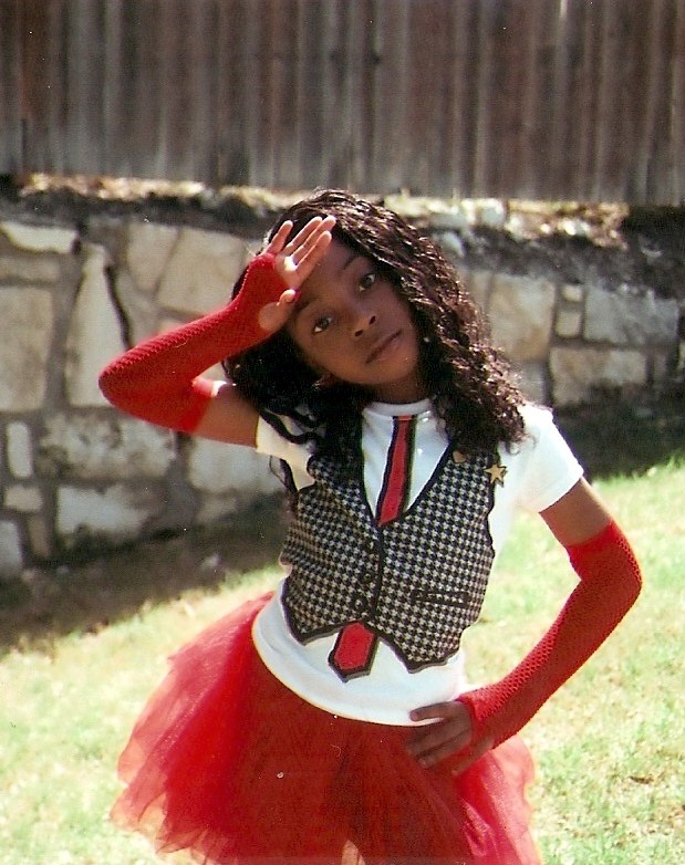 POSE child modeling mag Junior Fashion Experts