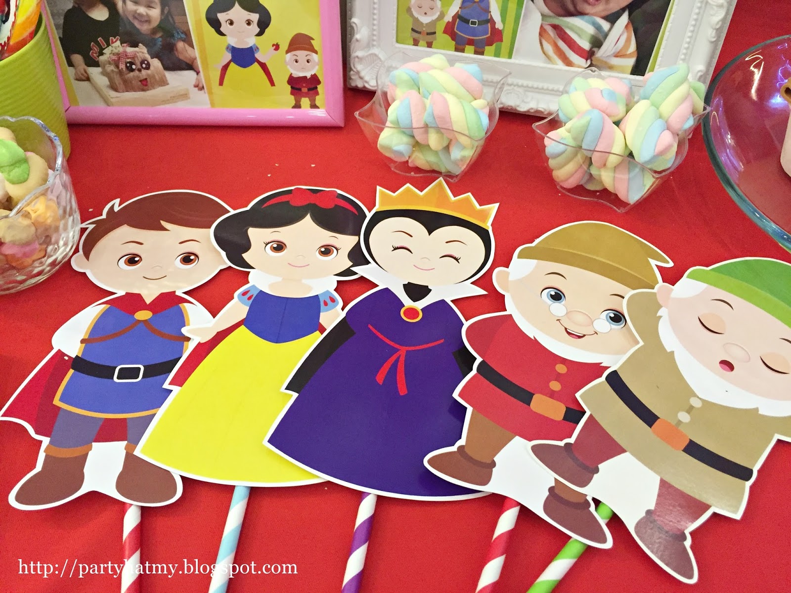 Party Hat: Snow white and 7 dwarfs Birthday Party