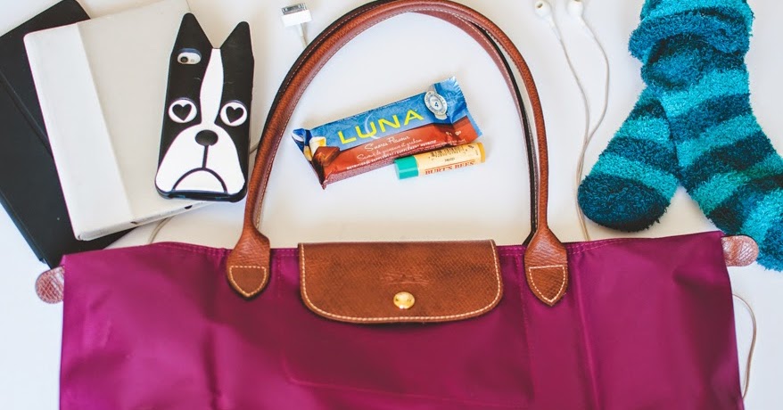 Whats in my Purse - Travel Edition | La Petite Noob | A Toronto-Based ...