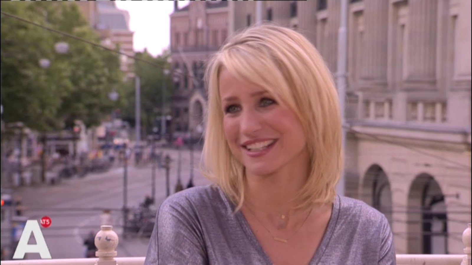 Dionne Stax: NOS Journaal presentatrice Dionne Stax in De Zwoele Stad 2016