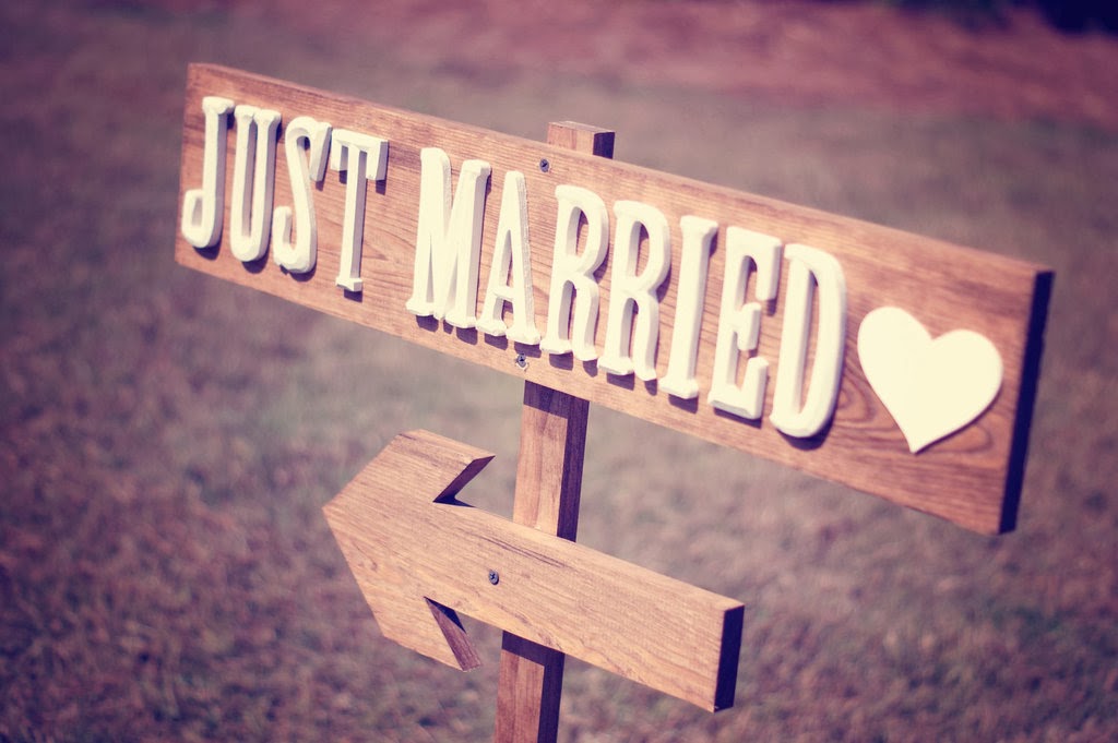 rustic sign: ALL NEW RUSTIC JUST MARRIED SIGN