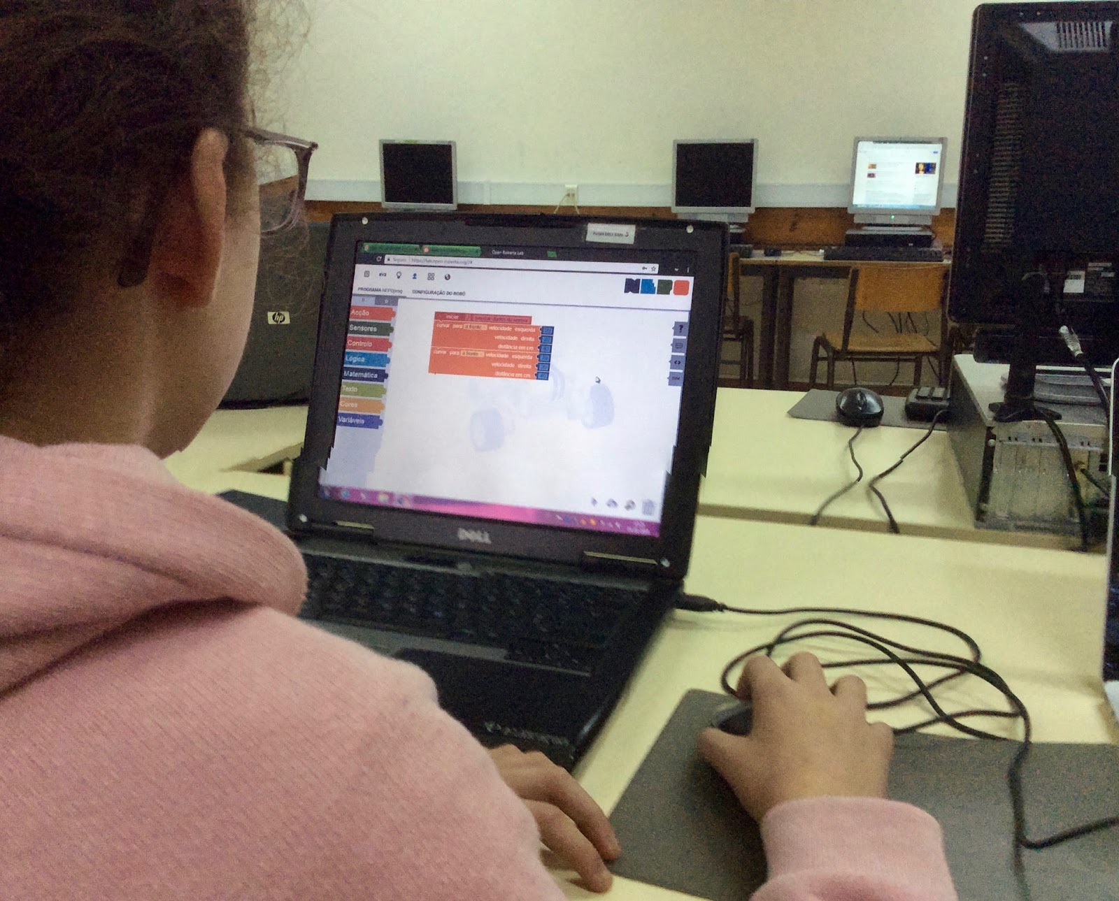 Scratch na Mealhada: Programação de robôs com Open Roberta Lab