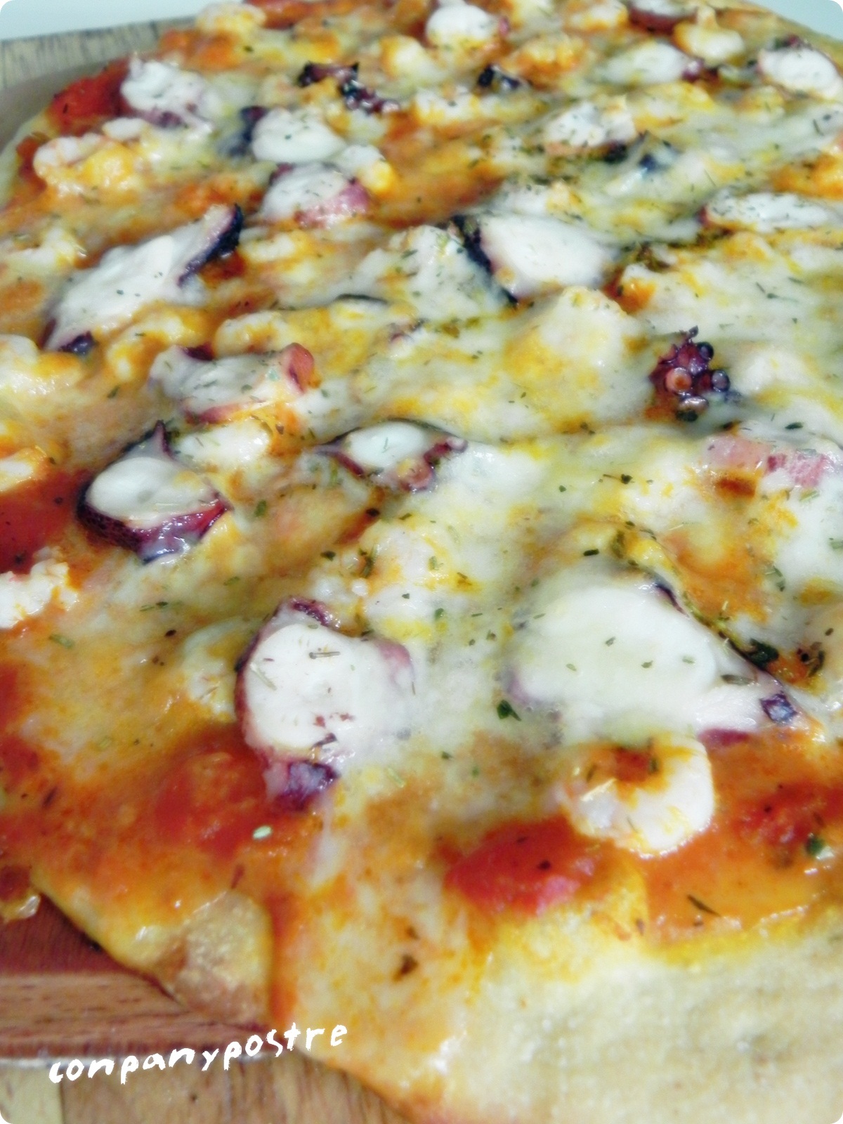 Con pan y postre: Pizza de pulpo y gambas