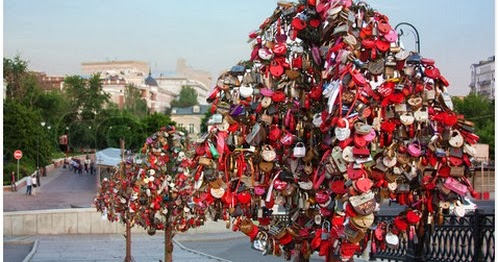 Pokok Tanpa Daun Tapi Dipenuhi Ribuan Mangga Kunci. ~ zamrispoon