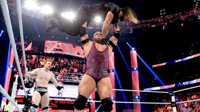 WWE In live!!!!: RYBACK vs "THE SHIELD"