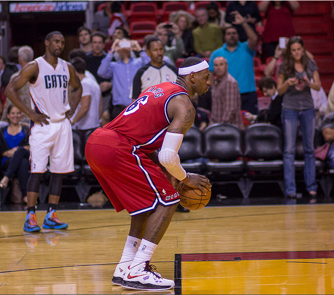 Male Celebrity Saggers (welcome to my eyes): LEBRON JAMES IS ASS OF THE ...