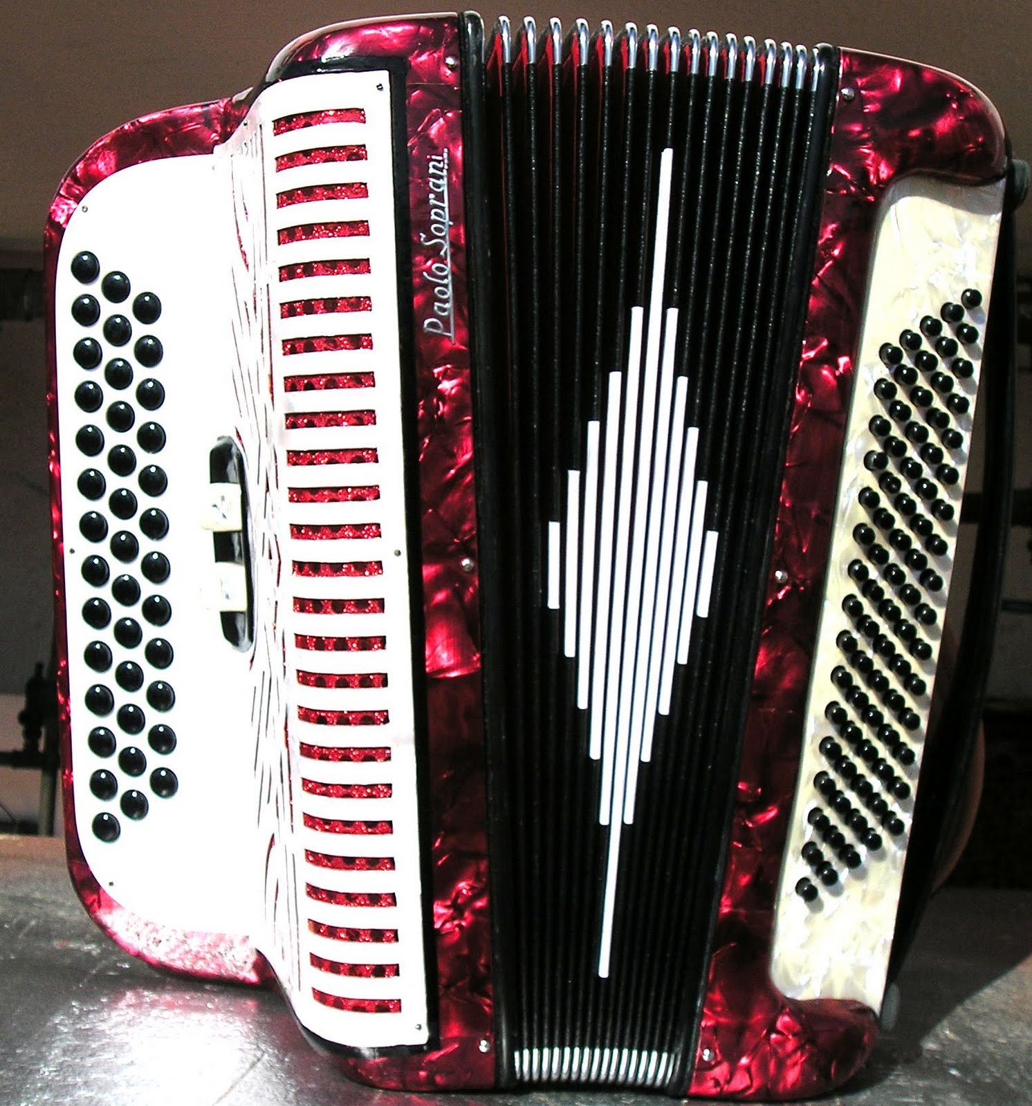 Acordeones & Enseñanza: Acordeon reformado y restaurado a nuevo en general