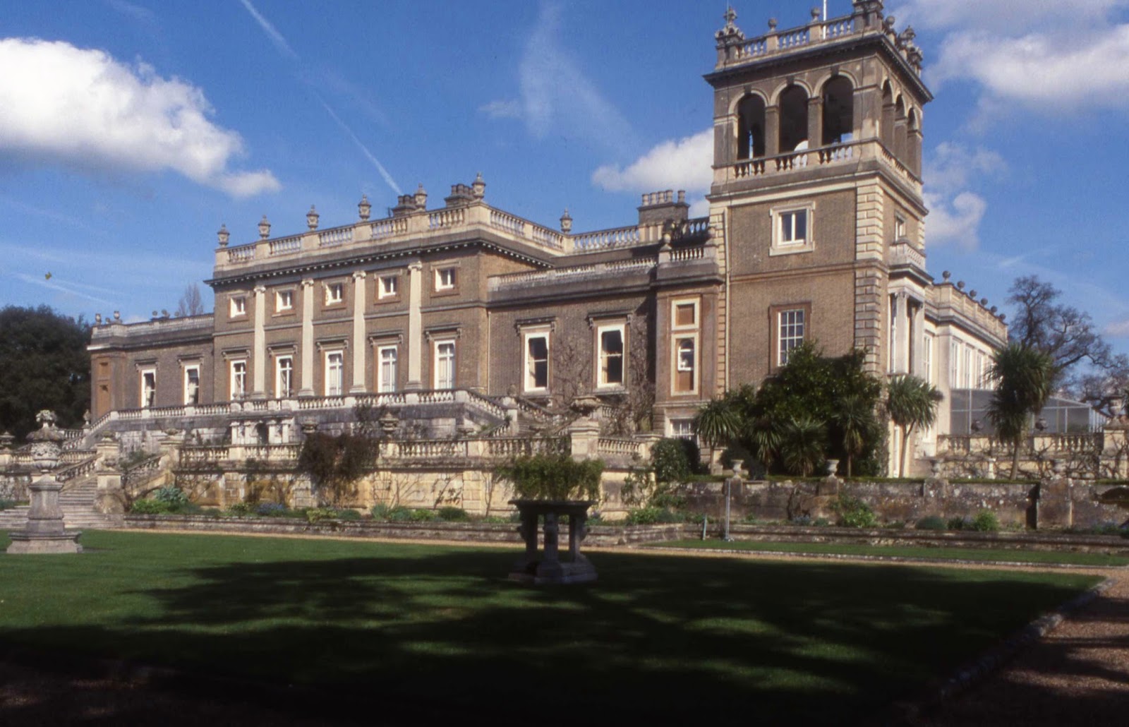 Landed families of Britain and Ireland: (306) Bacon of Redgrave Hall ...