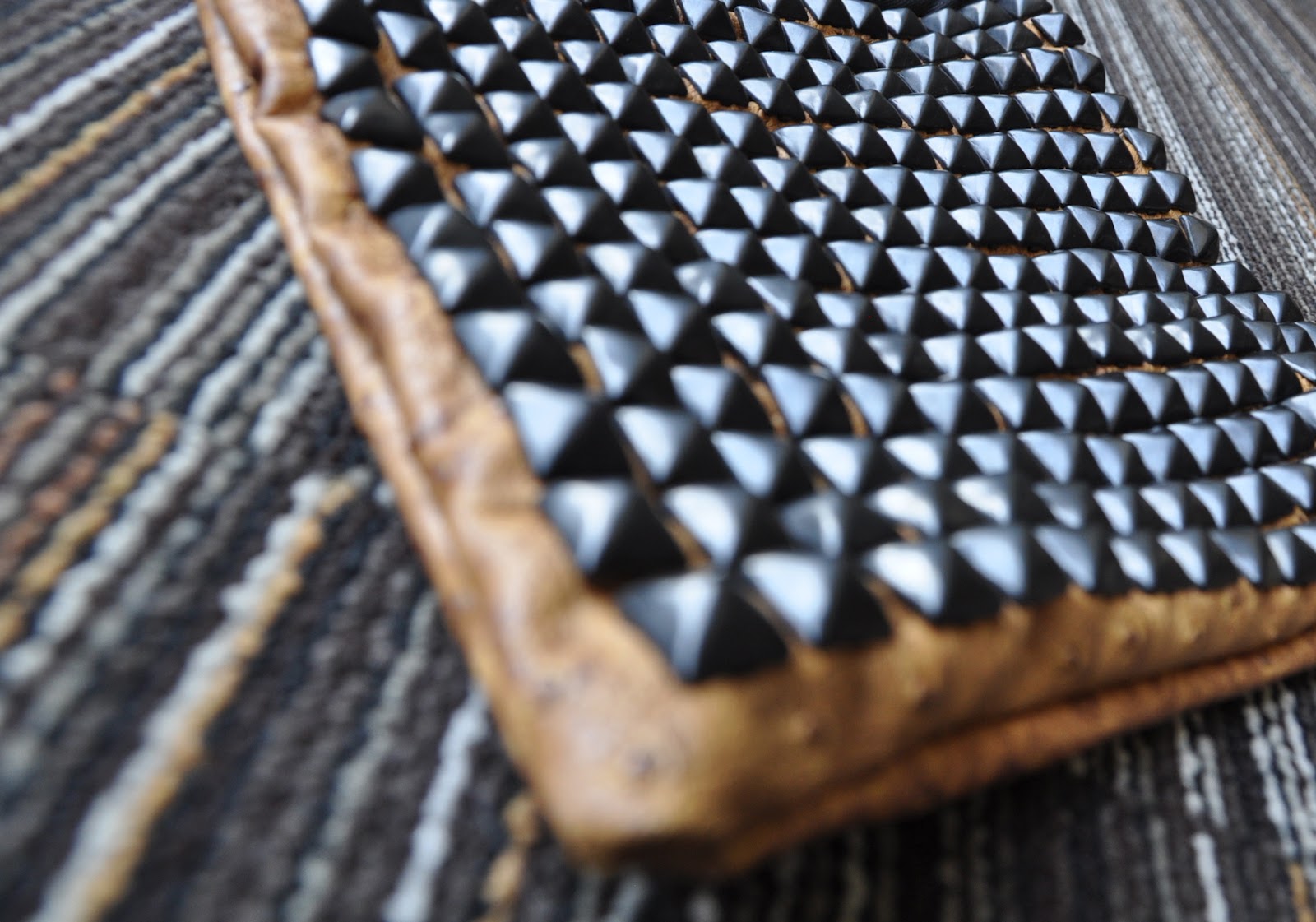 The Little Texan: DIY: Studded Clutch