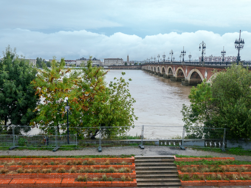 Victor Bloomfield Photo: Garonne River in Bordeaux