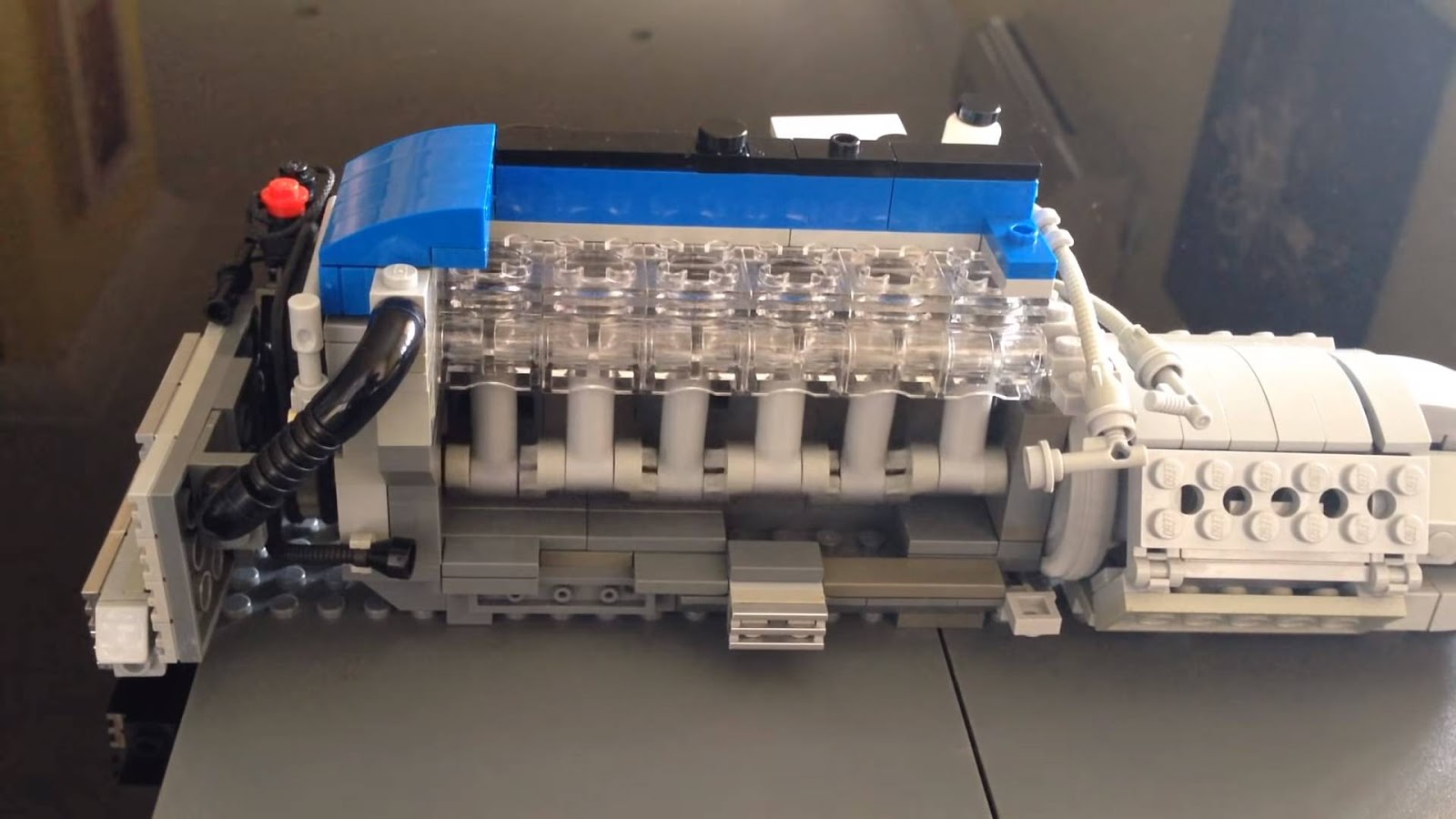 Lego的玩家展現高度創意弄了一組可動式Ford Falcon 4.0升直6渦輪引擎！ | SanjiNoir 黑侍樂讀