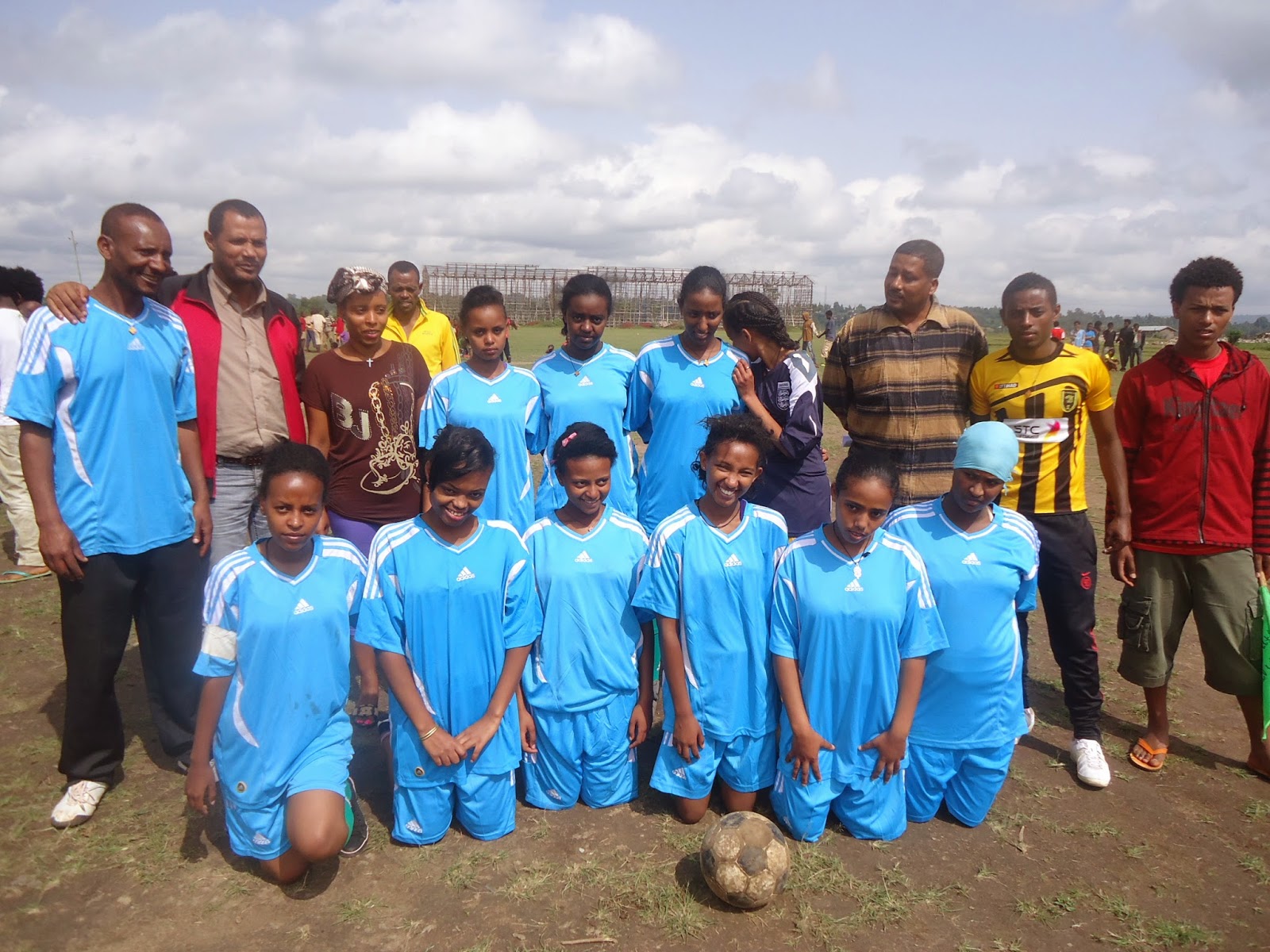 ሀዋሳ ዩኒቨርሲቲ አዋዳ ካምፓስ (HAWASSA UNIVERSITY AWADA CAMPUS) : እግርኳስ ድጋፍ