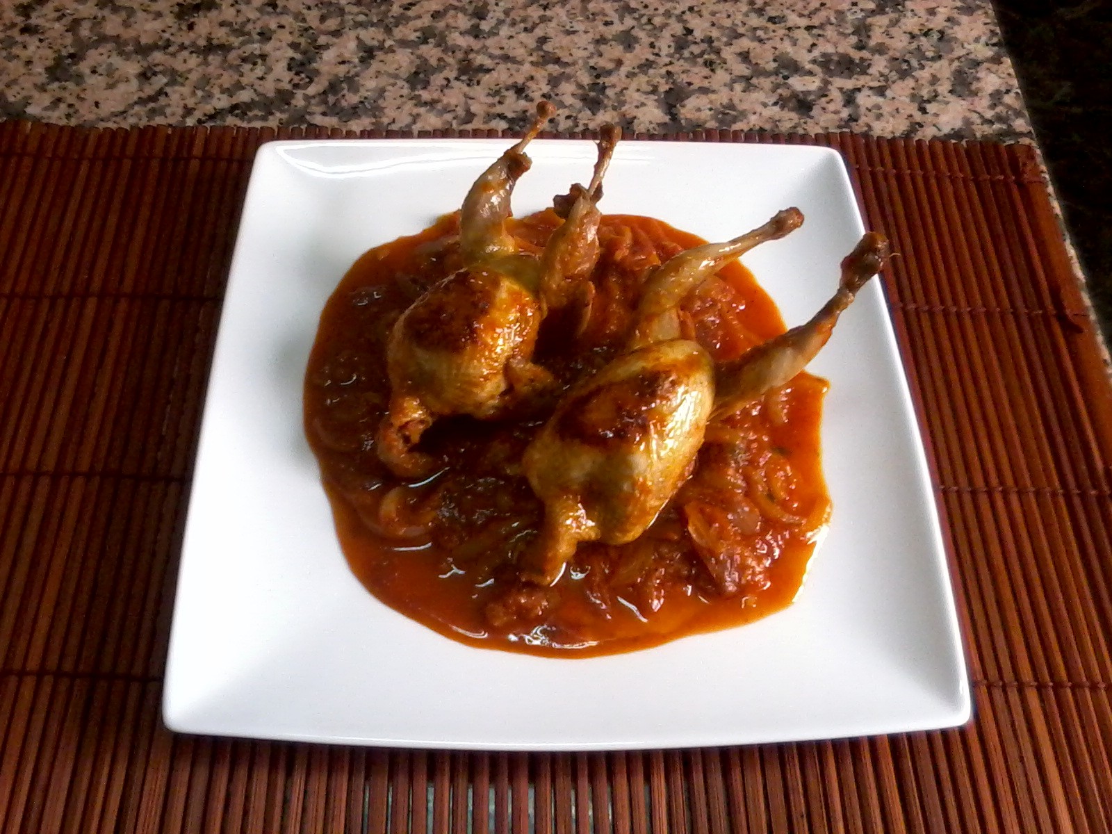 Inmacocinillas: Codornices encebolladas